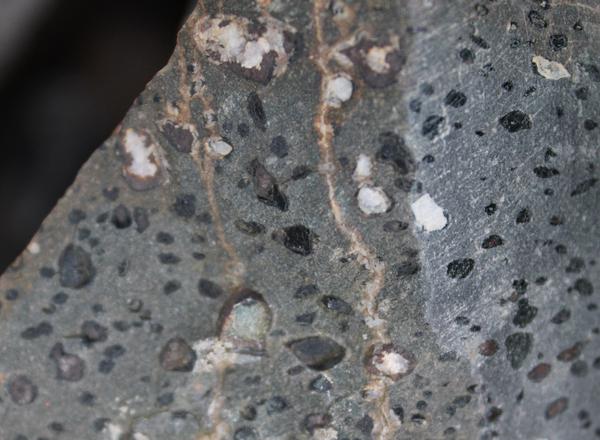 andezit - mandlovec | Geomapa